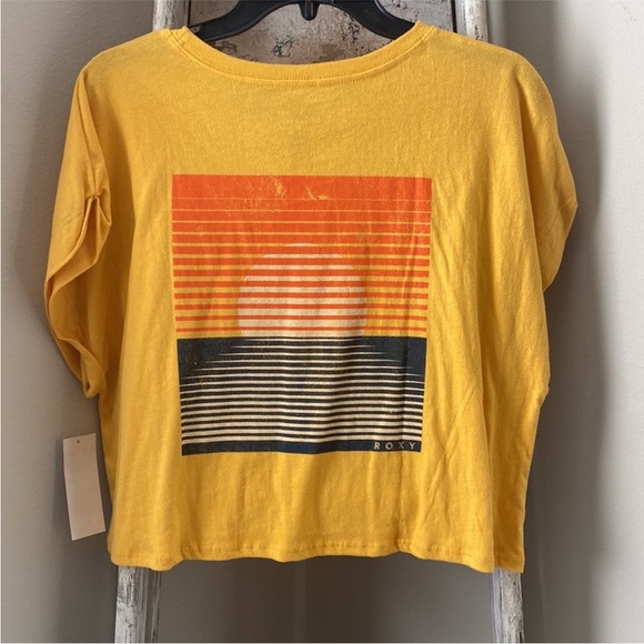 Roxy | Tops | Roxy Retro Sunny Day Cropped Dolman Tshirt | Poshmark